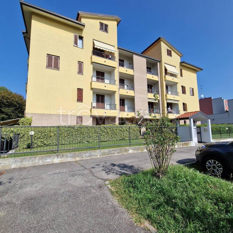 Appartamento in vendita ad Albiate via John Fitzgerald Kennedy