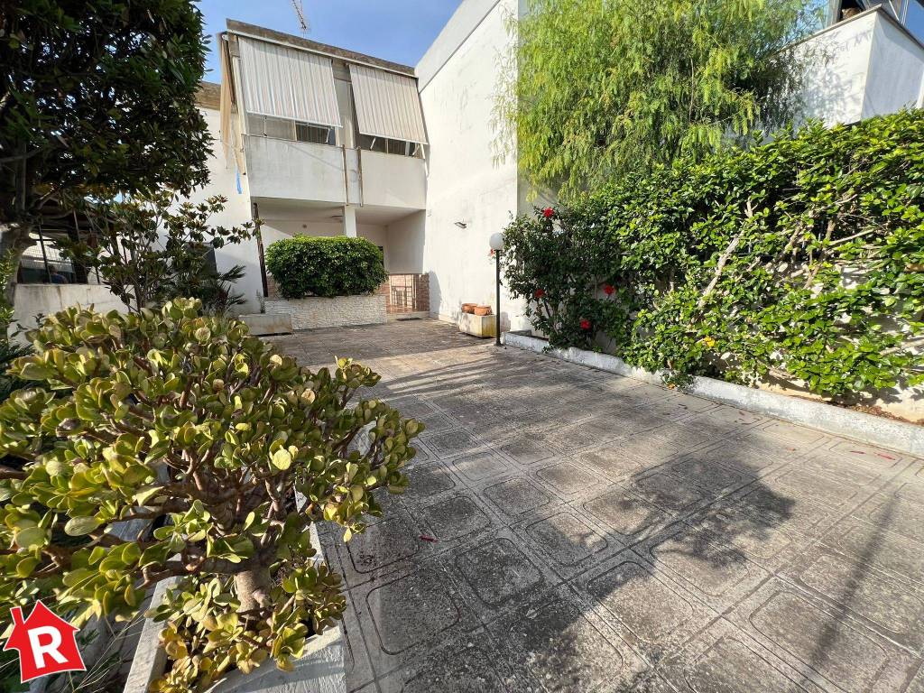 Villa Bifamiliare in vendita a Lecce via Posillipo, 44