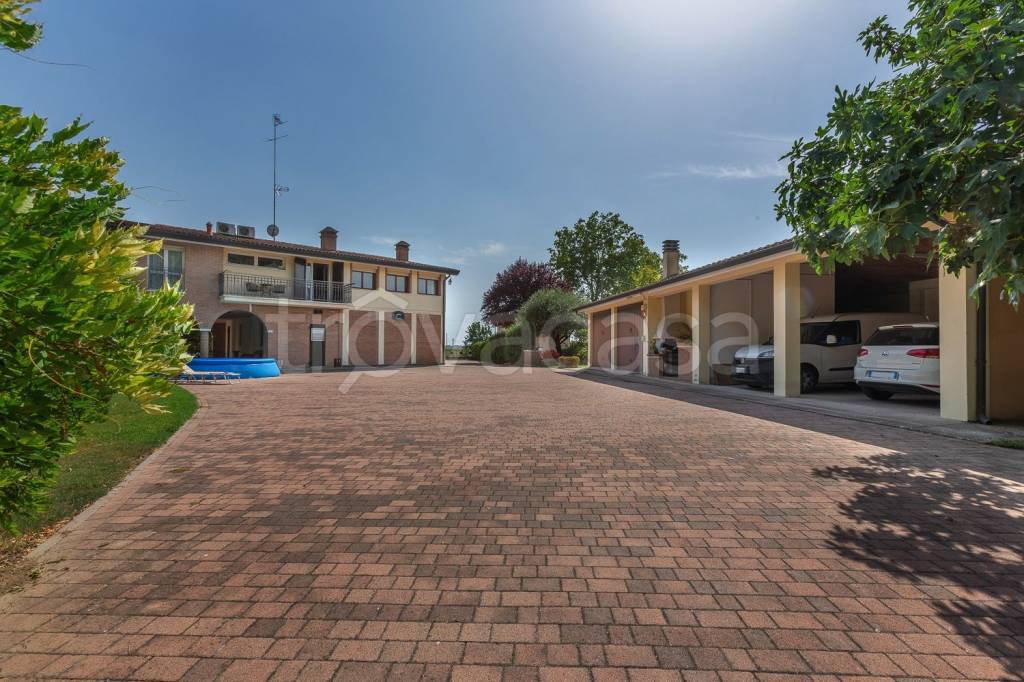 Villa Bifamiliare in vendita a Ferrara