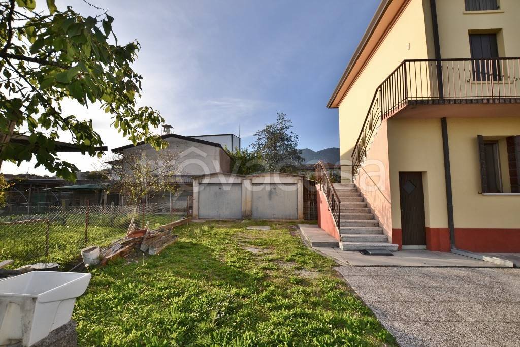Villa Bifamiliare in vendita a Caneva via Sacile, 12