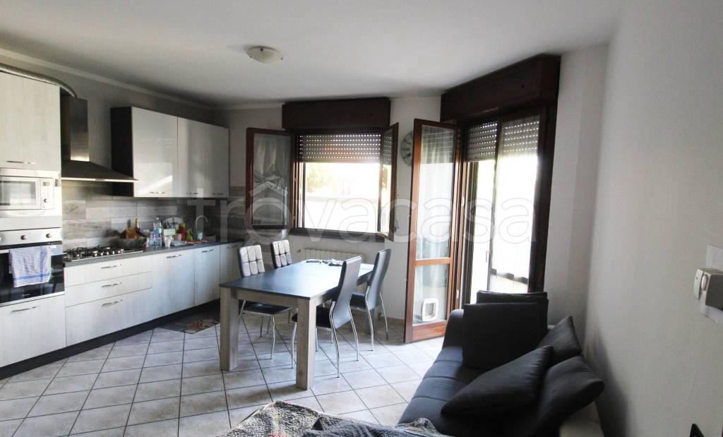 Appartamento in vendita a Gorla Minore via Roma, 11