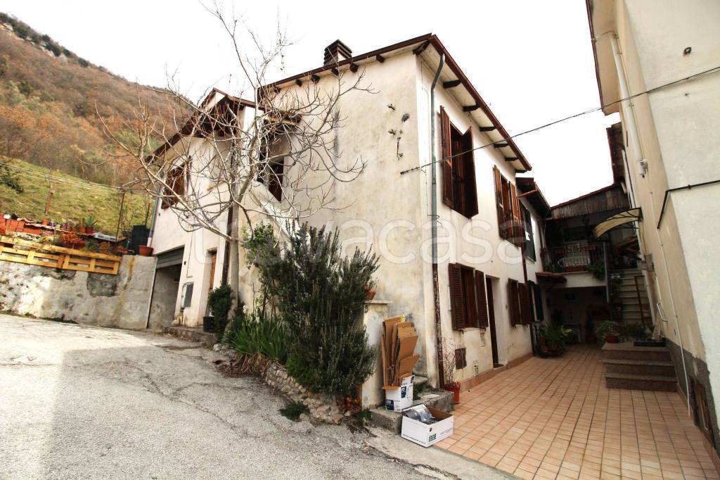 Appartamento in in vendita da privato a Castel Sant'Angelo via Paterno, 10