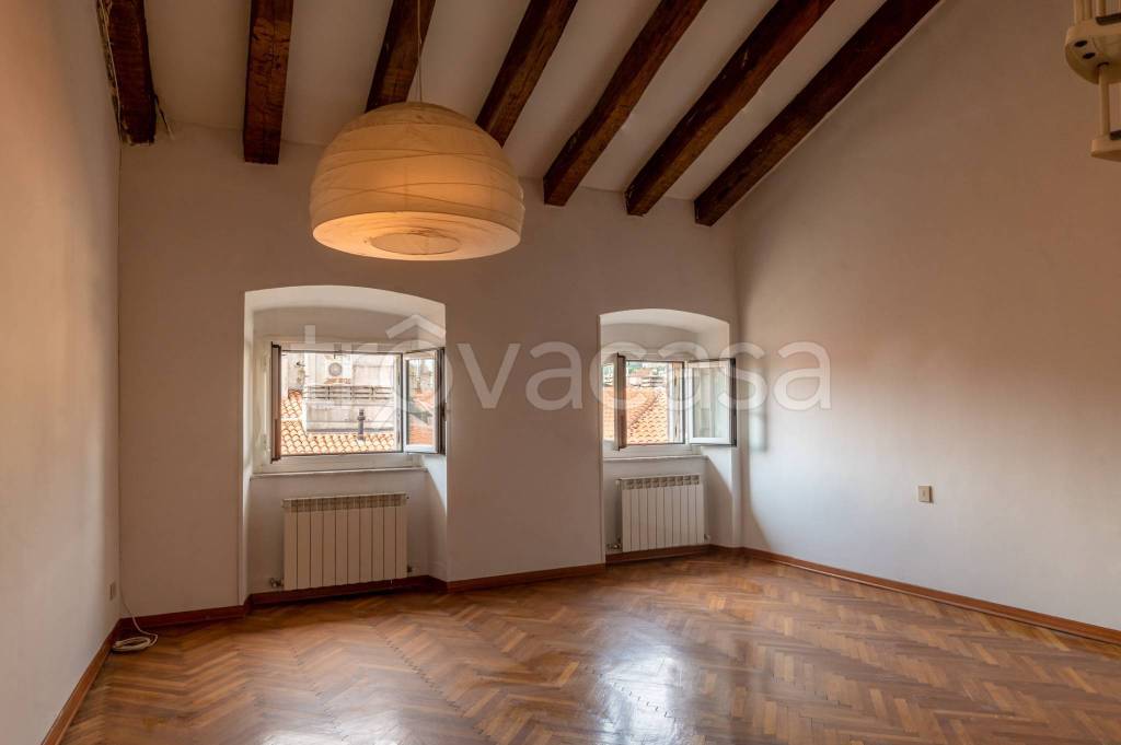 Appartamento in vendita a Trieste via Giuseppe Parini, 5