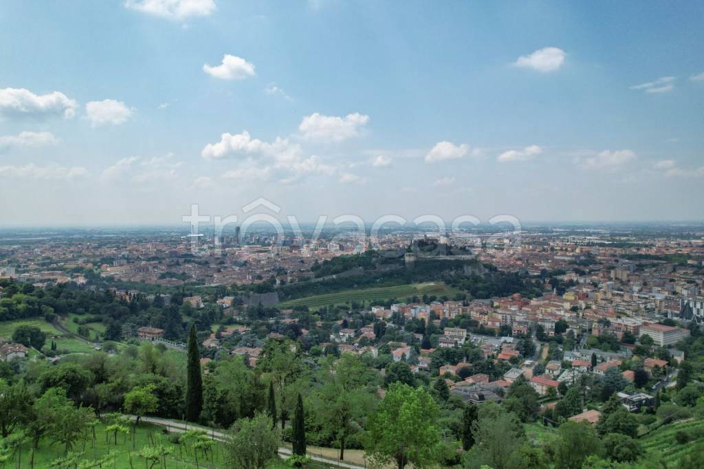 Villa Bifamiliare in vendita a Brescia via del Goletto