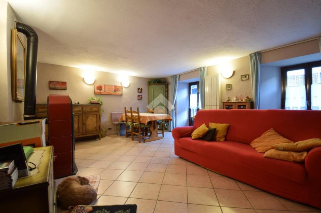 Casa Indipendente in vendita a Châtillon strada Saint denis, 9