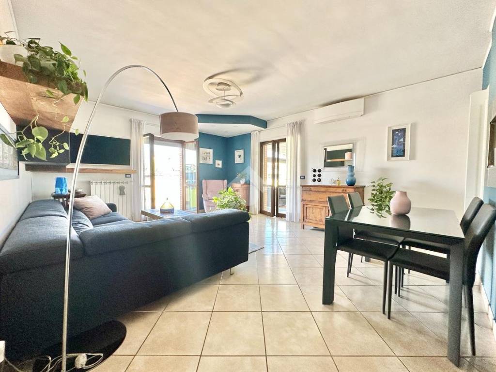 Appartamento in vendita a Viterbo via Molini