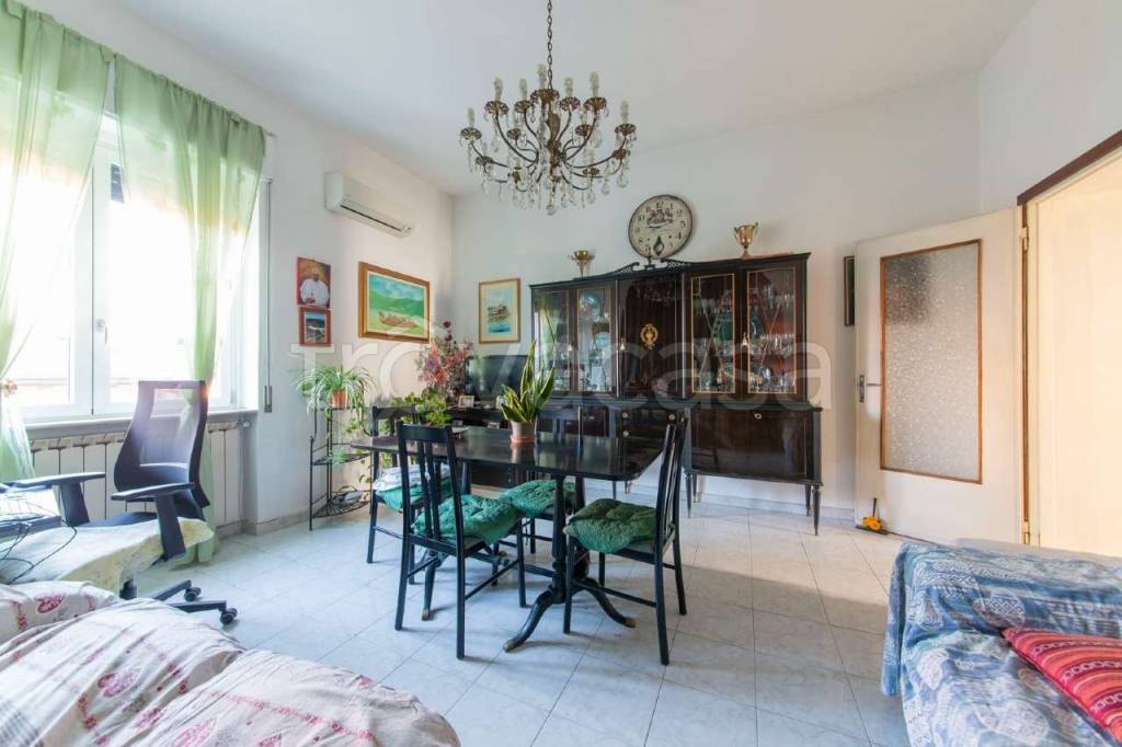 Appartamento in vendita ad Arese via Sant'Anna 6