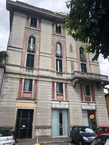Intero Stabile in vendita a Blevio via Enrico Caronti, 36
