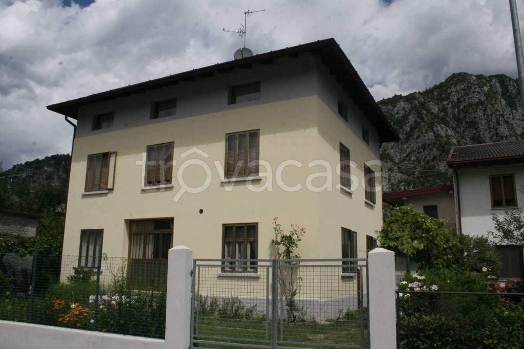 Casa Indipendente in vendita a Villa Santina via Armando Diaz, 4