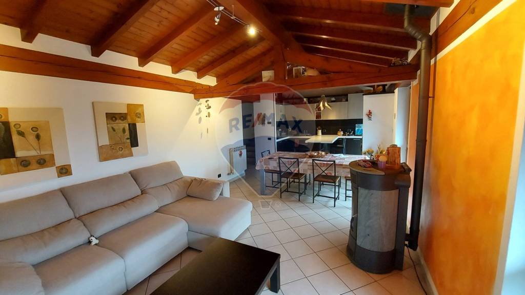 Casa Indipendente in vendita a Gemonio