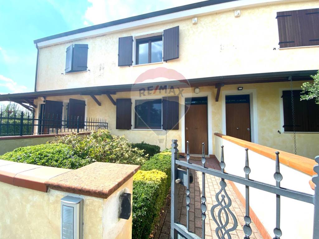 Villa a Schiera in vendita a Ferrara via Sgarbata, 66