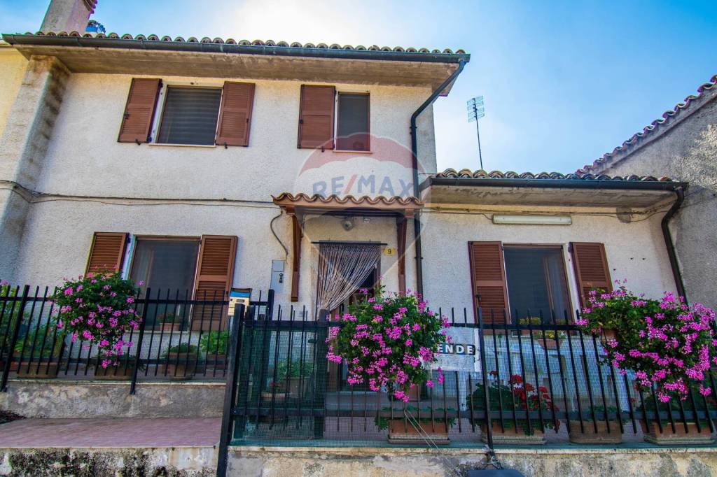 Casa Indipendente in vendita a Fabriano frazione San Giovanni, 9