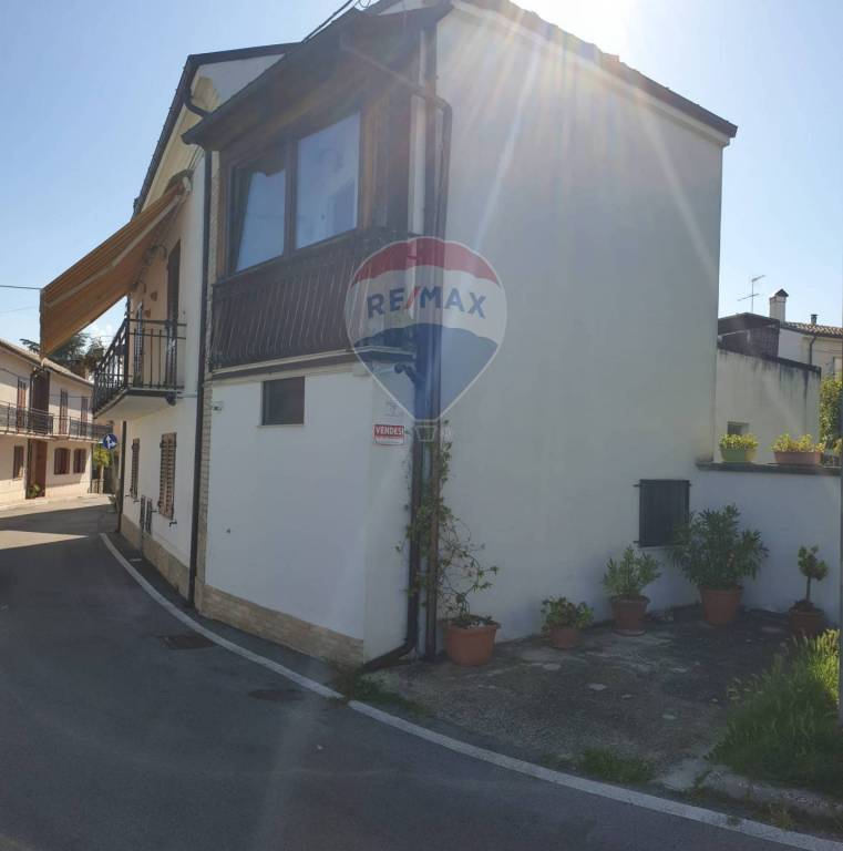 Casa Indipendente in vendita a Casacanditella via falcone, 8