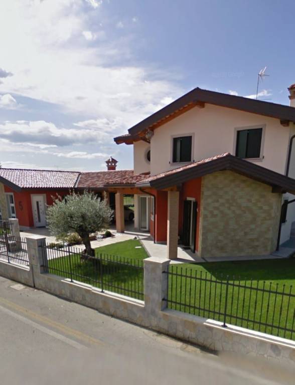 Villa in in vendita da privato a Farra d'Isonzo via dei Pini, 5