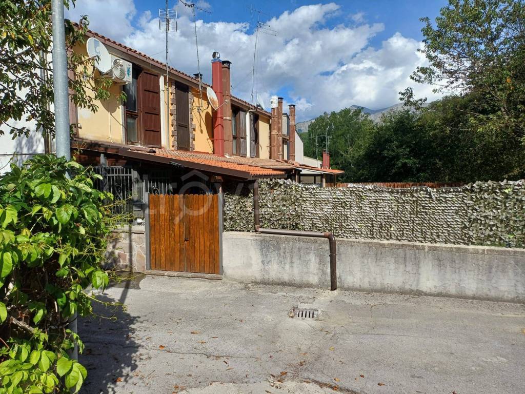 Villa a Schiera in vendita ad Amatrice collemagrone