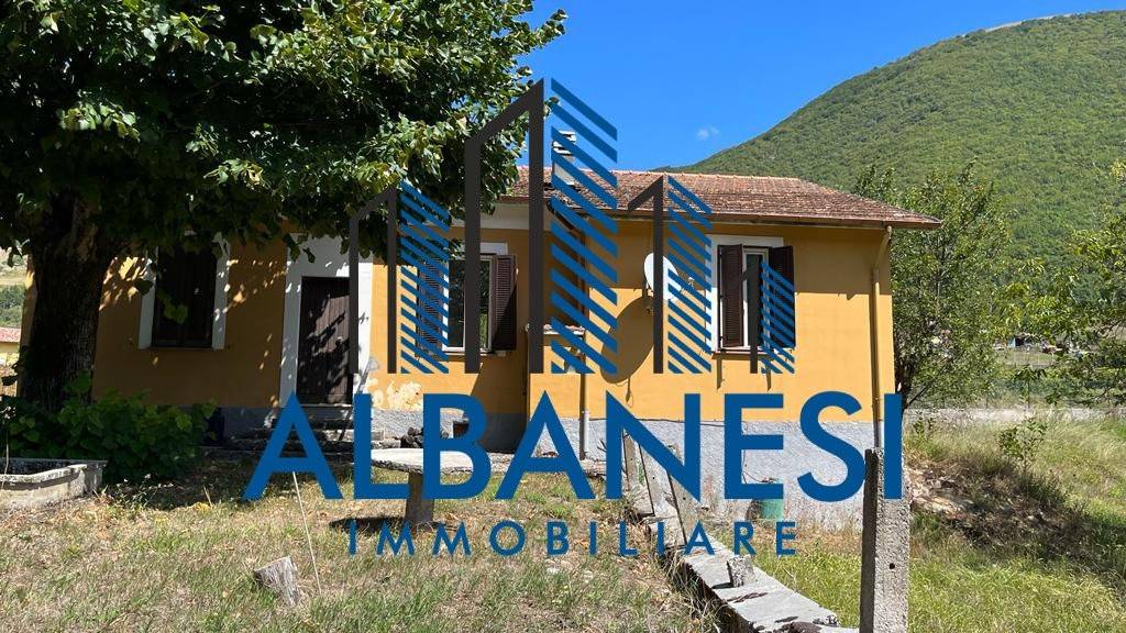 Villa a Schiera in vendita ad Antrodoco strada Statale dell'Appennino Abruzzese e App.Sannitico