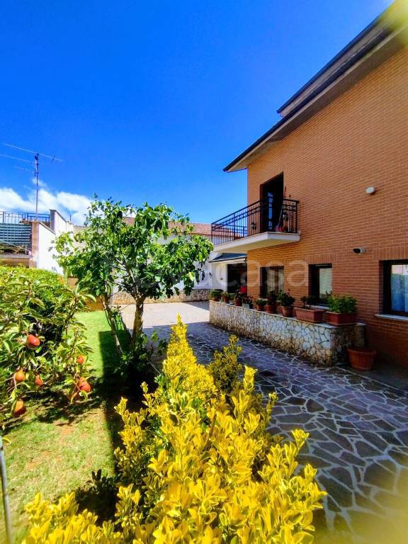 Villa Bifamiliare in vendita ad Avezzano via Ruggero Grieco