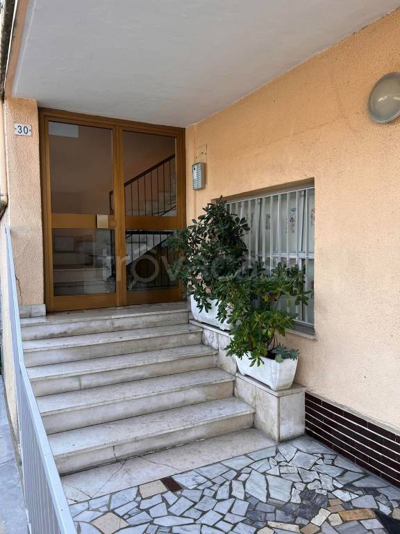 Appartamento in vendita ad Arona via Roma, 26