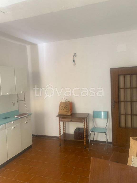 Appartamento in vendita a Genova via Vado