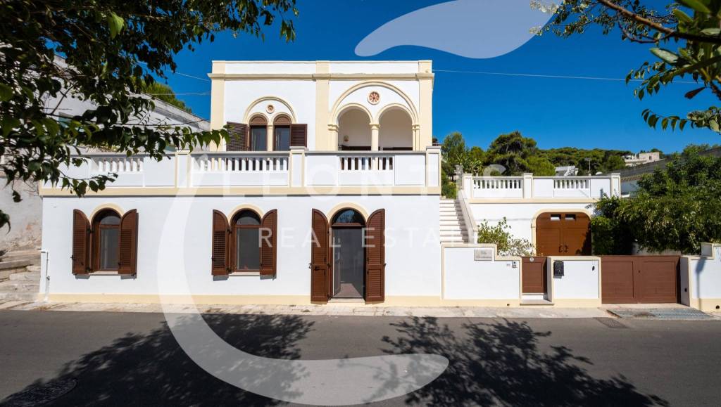 Villa in vendita a Santa Cesarea Terme via Umberto I, 42