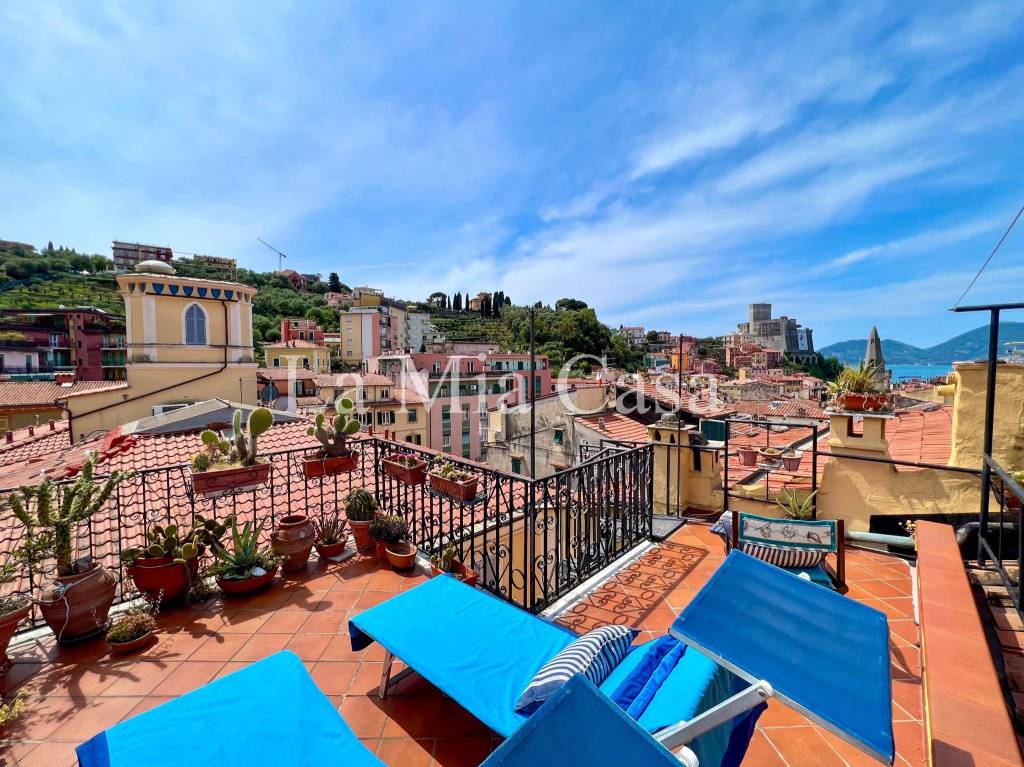 Attico in vendita a Lerici via Camillo Benso di Cavour, 75