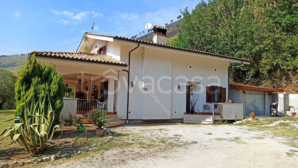 Villa in in vendita da privato a Fondi via delle Querce