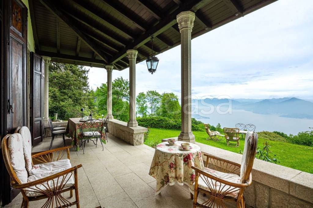 Villa in vendita a Stresa via Alpinia