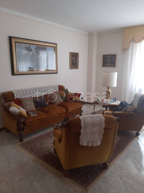 Villa Bifamiliare in vendita a Pitigliano piazza Pietro Nenni