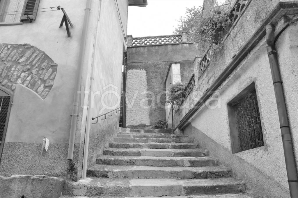 Villa Bifamiliare in vendita a Comano strada Provinciale Massese Diramazione