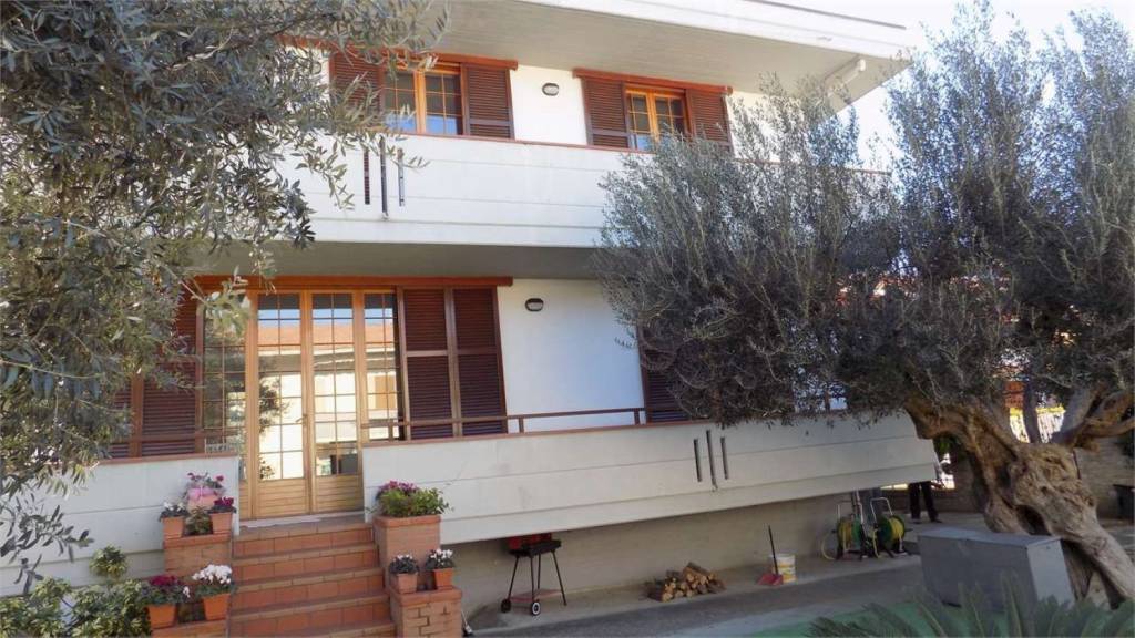 Villa in vendita a Tortoreto via Nazionale Adriatica s.n.c