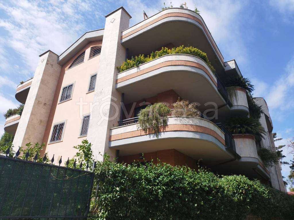 Appartamento in vendita ad Ariccia via Ramo d'Oro