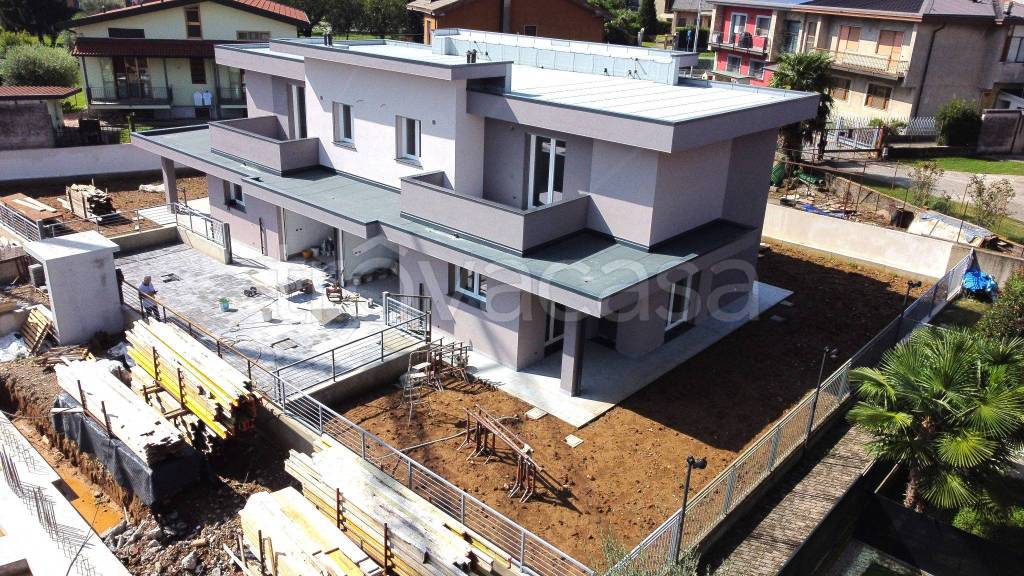 Villa Bifamiliare in vendita a Bonate Sopra via Roma