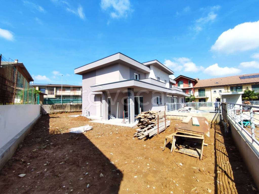 Villa Bifamiliare in vendita a Brembate via Dante Alighieri