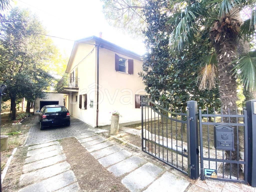 Villa in vendita a Ravenna via Carlina, 12