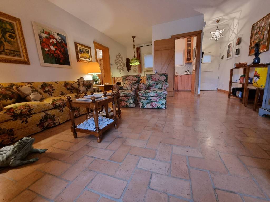 Appartamento in vendita a Cavaso del Tomba via Ronche