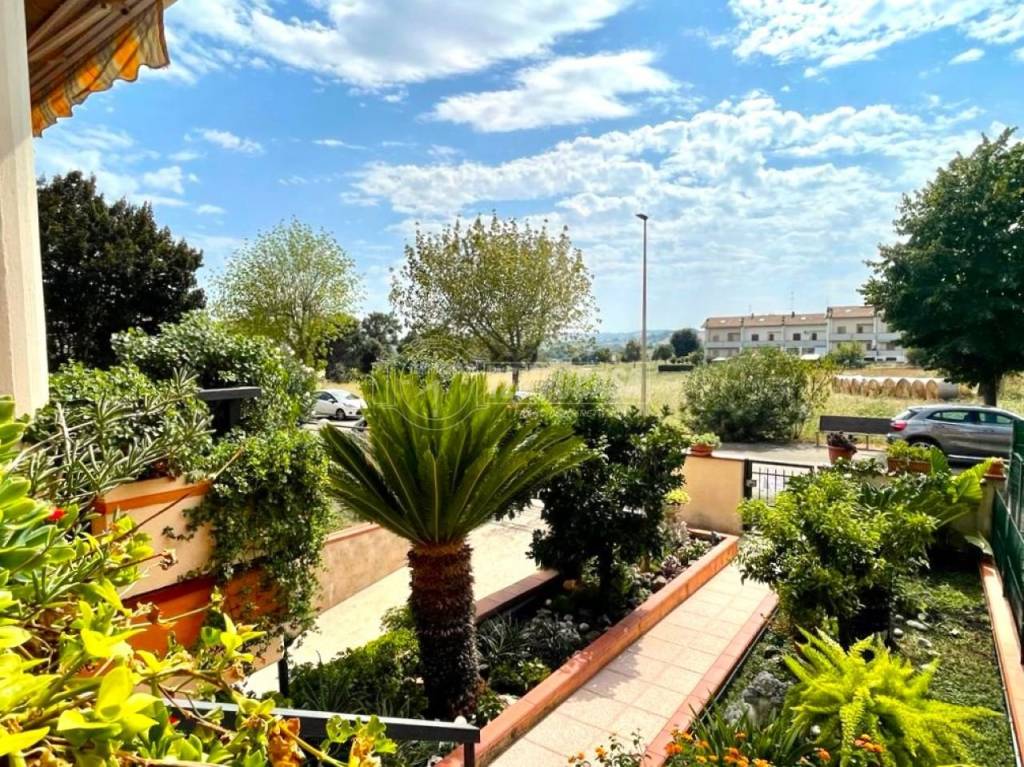 Appartamento in vendita a Nereto via Vibrata, 12