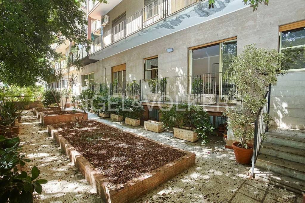 Appartamento in vendita a Palermo via Principe di Paternò, 35