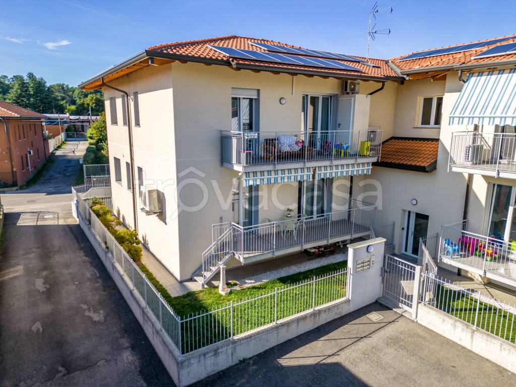 Appartamento in vendita a Cairate via carducci, 12