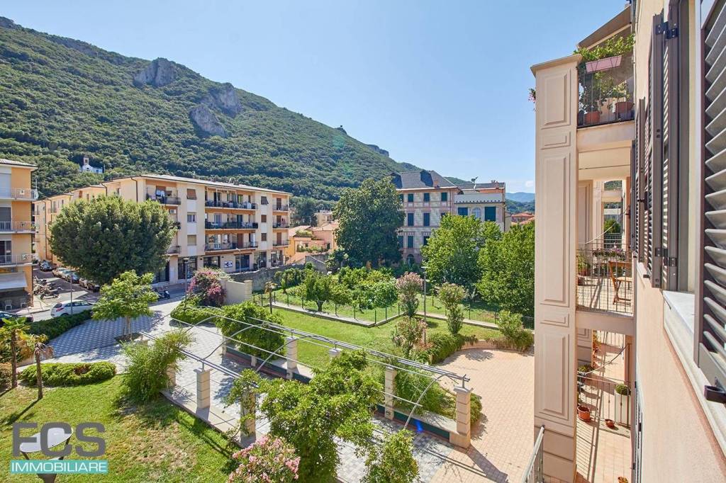 Appartamento in vendita a Finale Ligure vico Altino, 3
