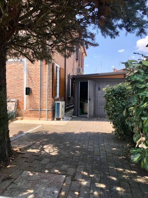 Villa a Schiera in in vendita da privato a Ferrara via 16 Marzo 1853, 10