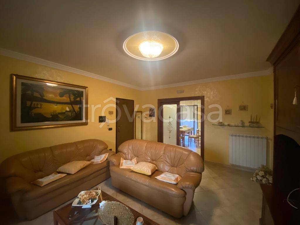 Appartamento in vendita a Pulsano via Gabriele d'Annunzio, 20