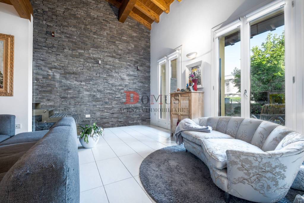 Villa a Schiera in vendita a San Giorgio Bigarello via Abruzzo, 3