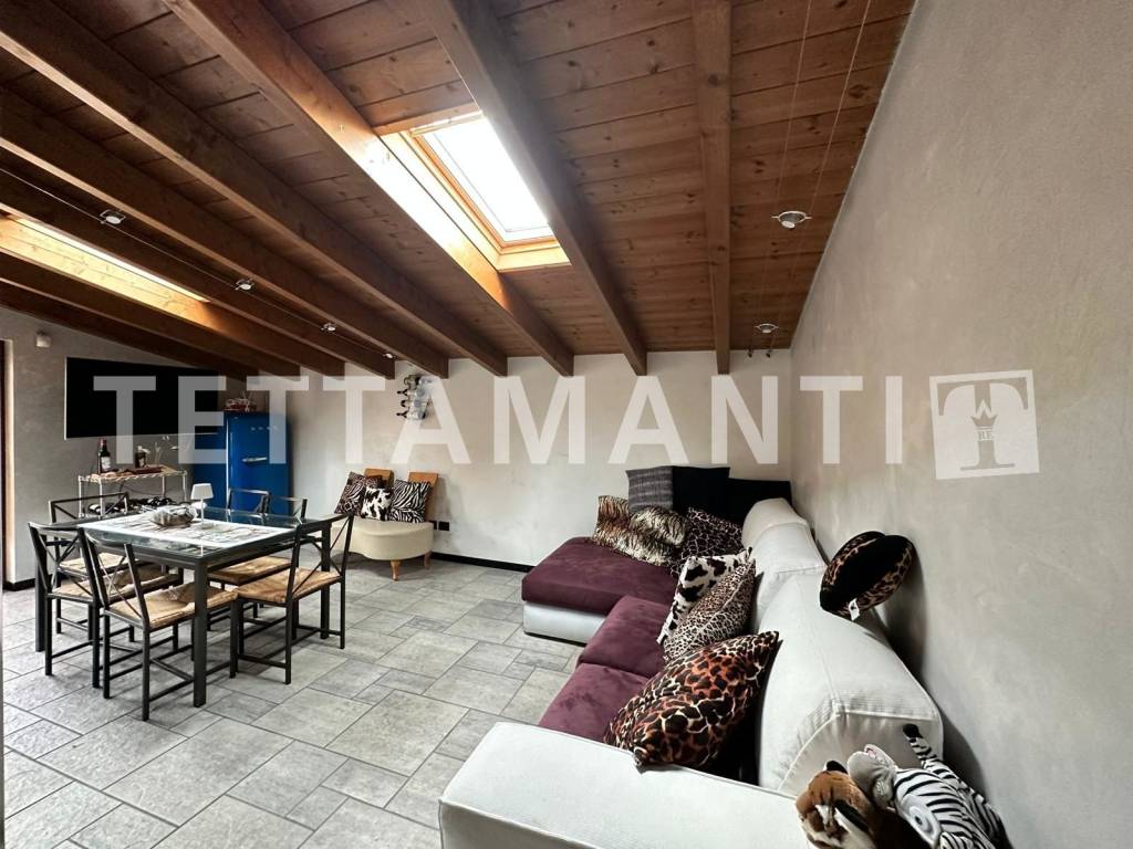 Mansarda in vendita a Fino Mornasco via Guanzasca, 20