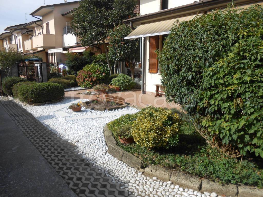 Villa a Schiera in vendita a Sesto ed Uniti via Ticino