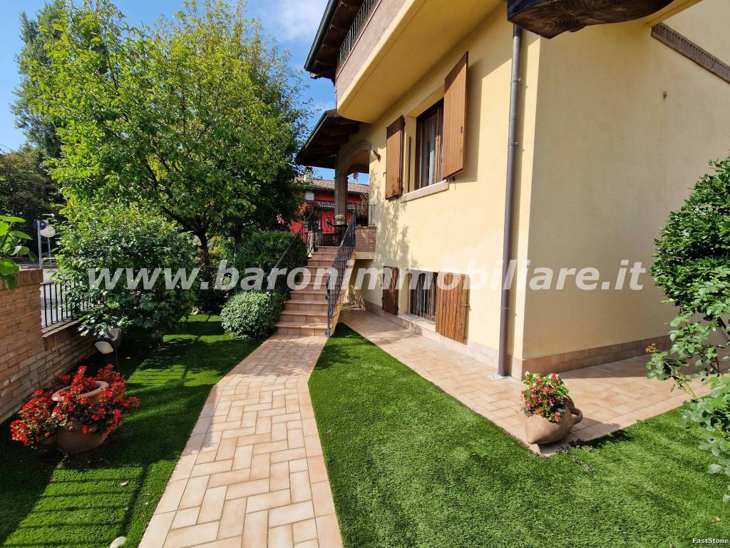 Villa in vendita a Castelfranco Emilia via Solimei, 68B