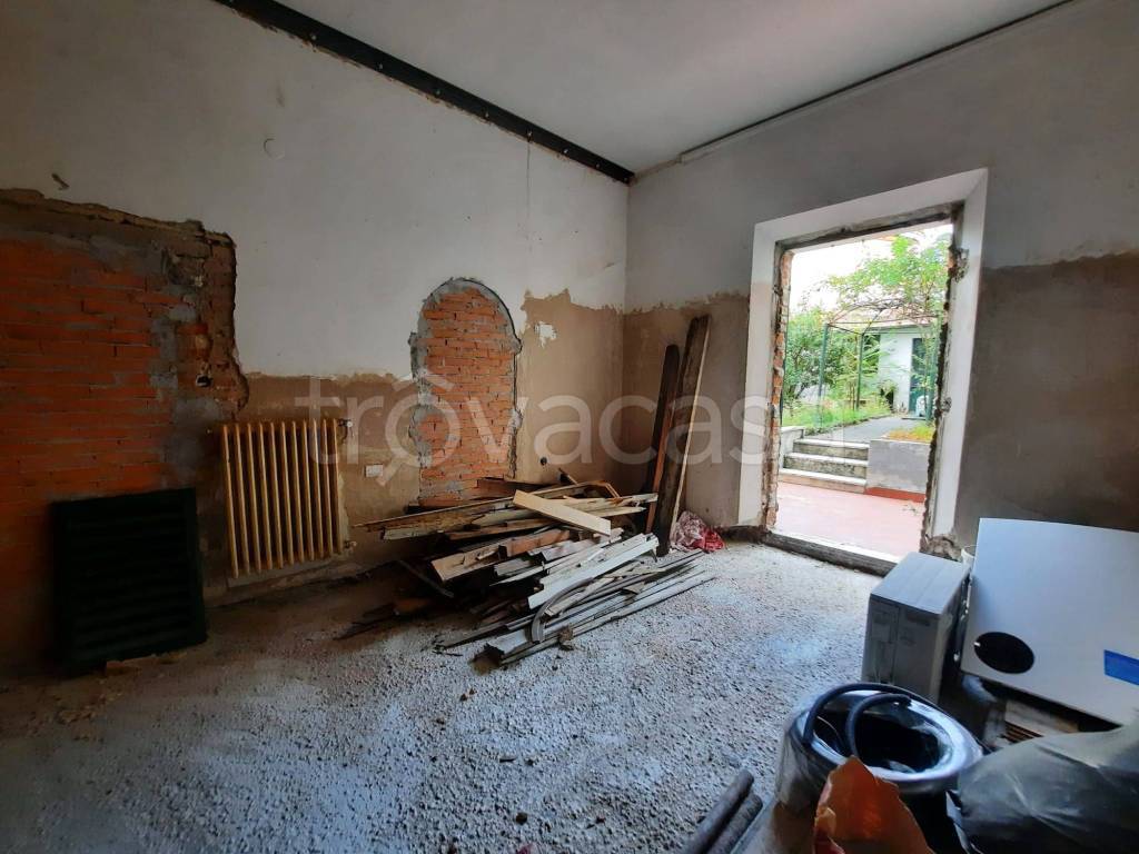 Casa Indipendente in vendita a Prato via Nino Bixio, 18