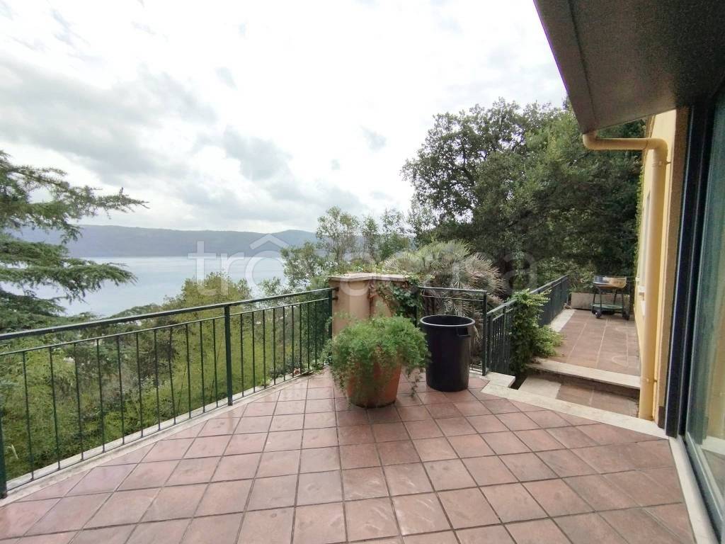 Villa in vendita a Castel Gandolfo viale Bruno Buozzi