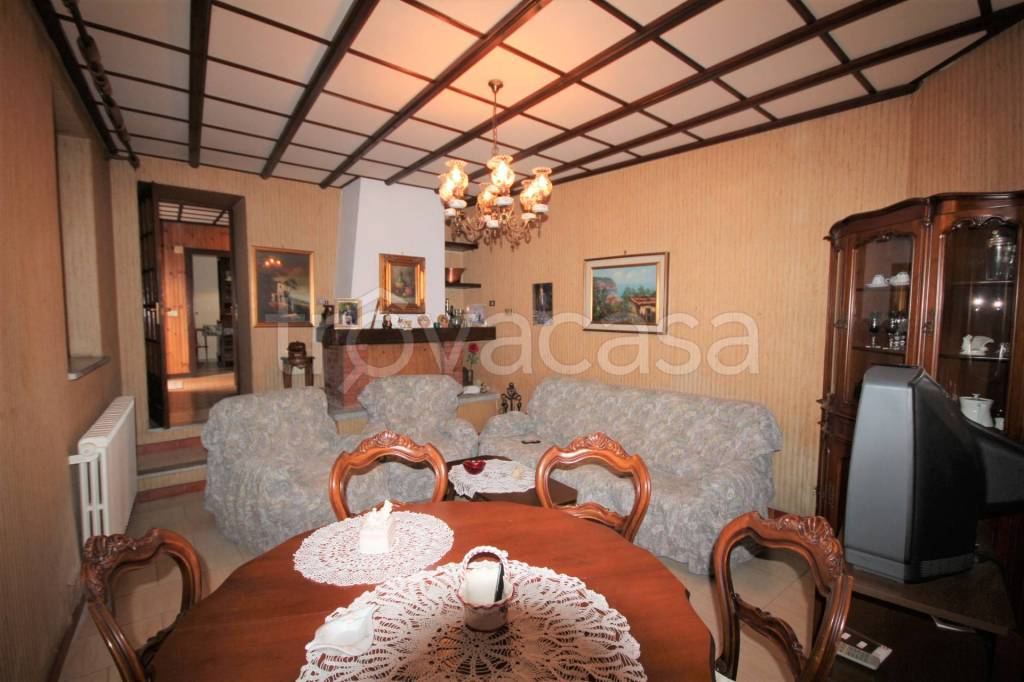 Casa Indipendente in vendita a Cannobio via Cressini