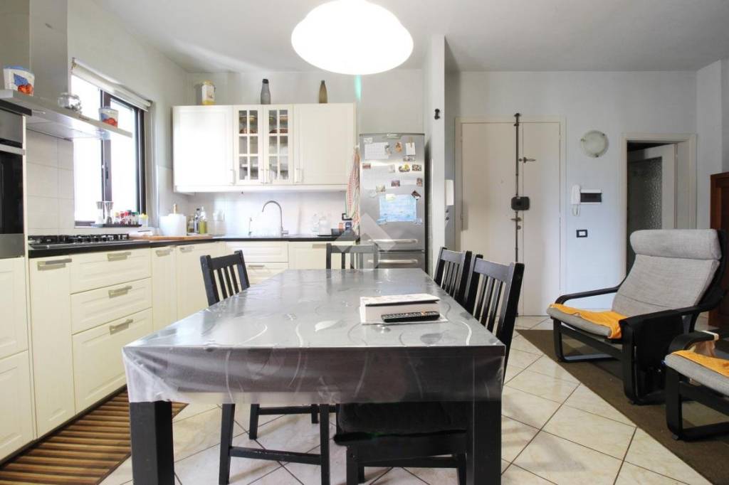 Appartamento in vendita a Prato via Pietro Mascagni