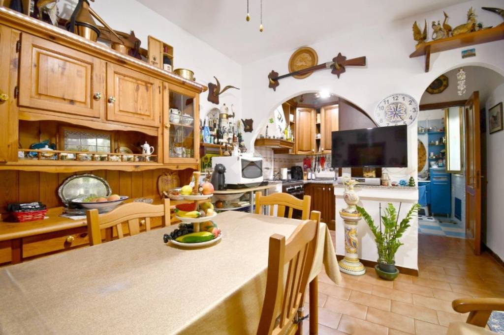 Casa Indipendente in vendita a Cagliari via Santa Maria Chiara, 35